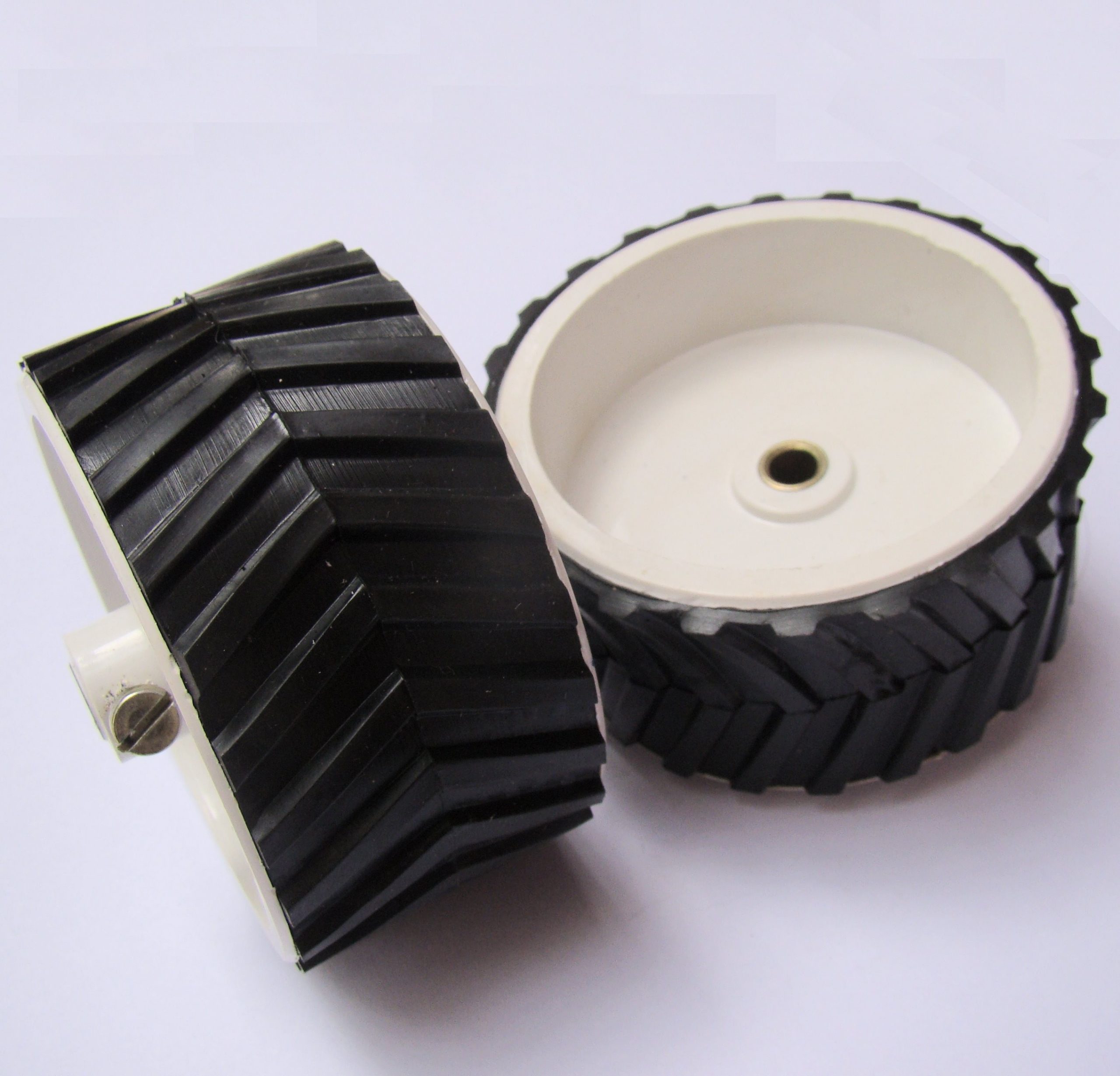 Thick Tracked Wheels for Land Rovers - Hacktronics