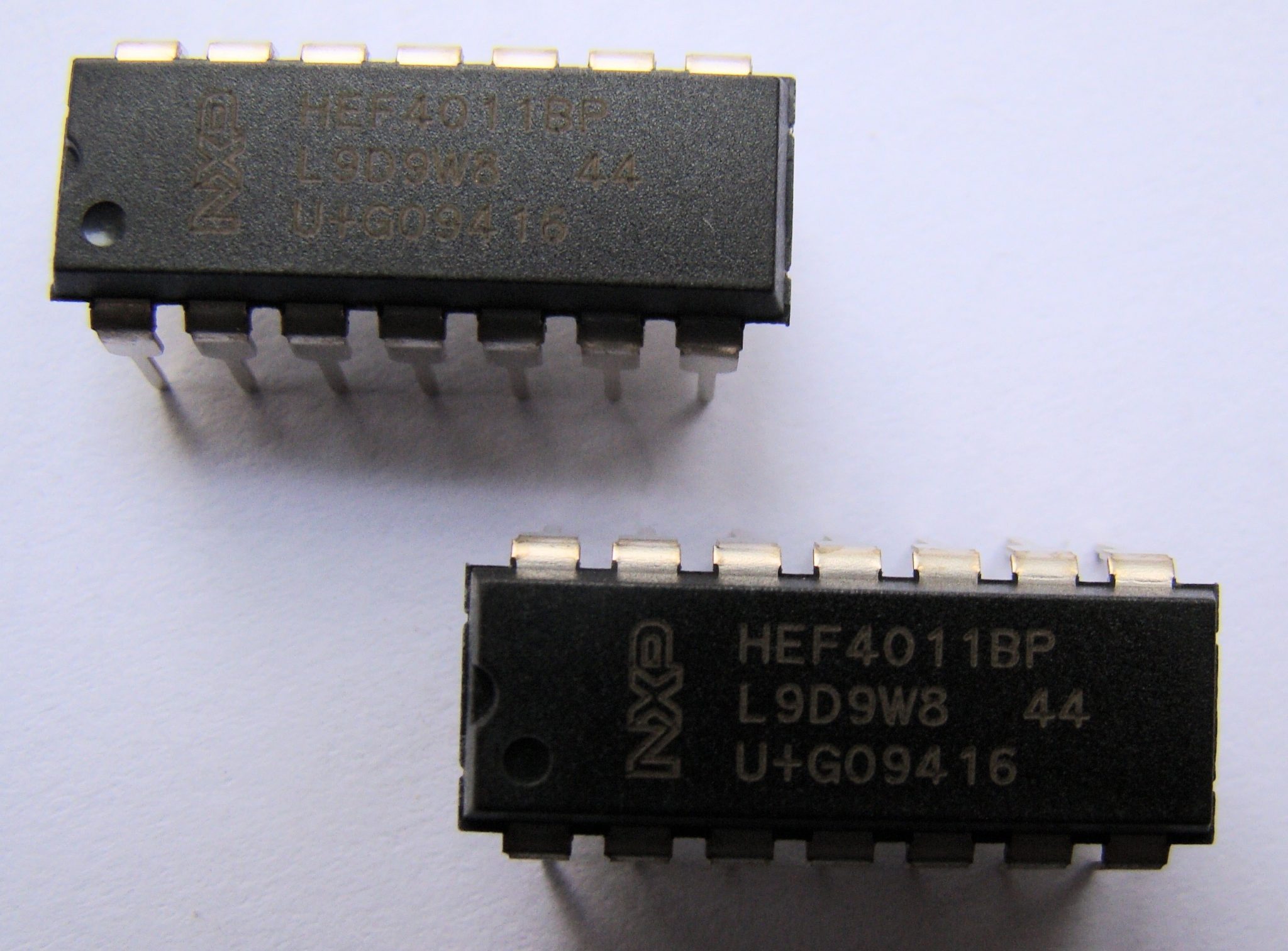 4011: Quad 2-Input NAND Gate - Hacktronics