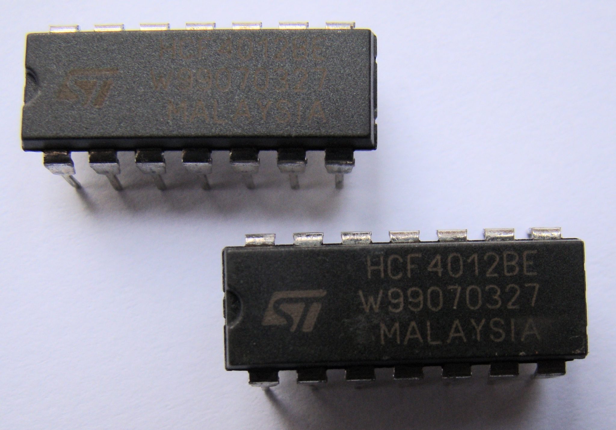 4012: Dual 4-Input NAND Gate - Hacktronics