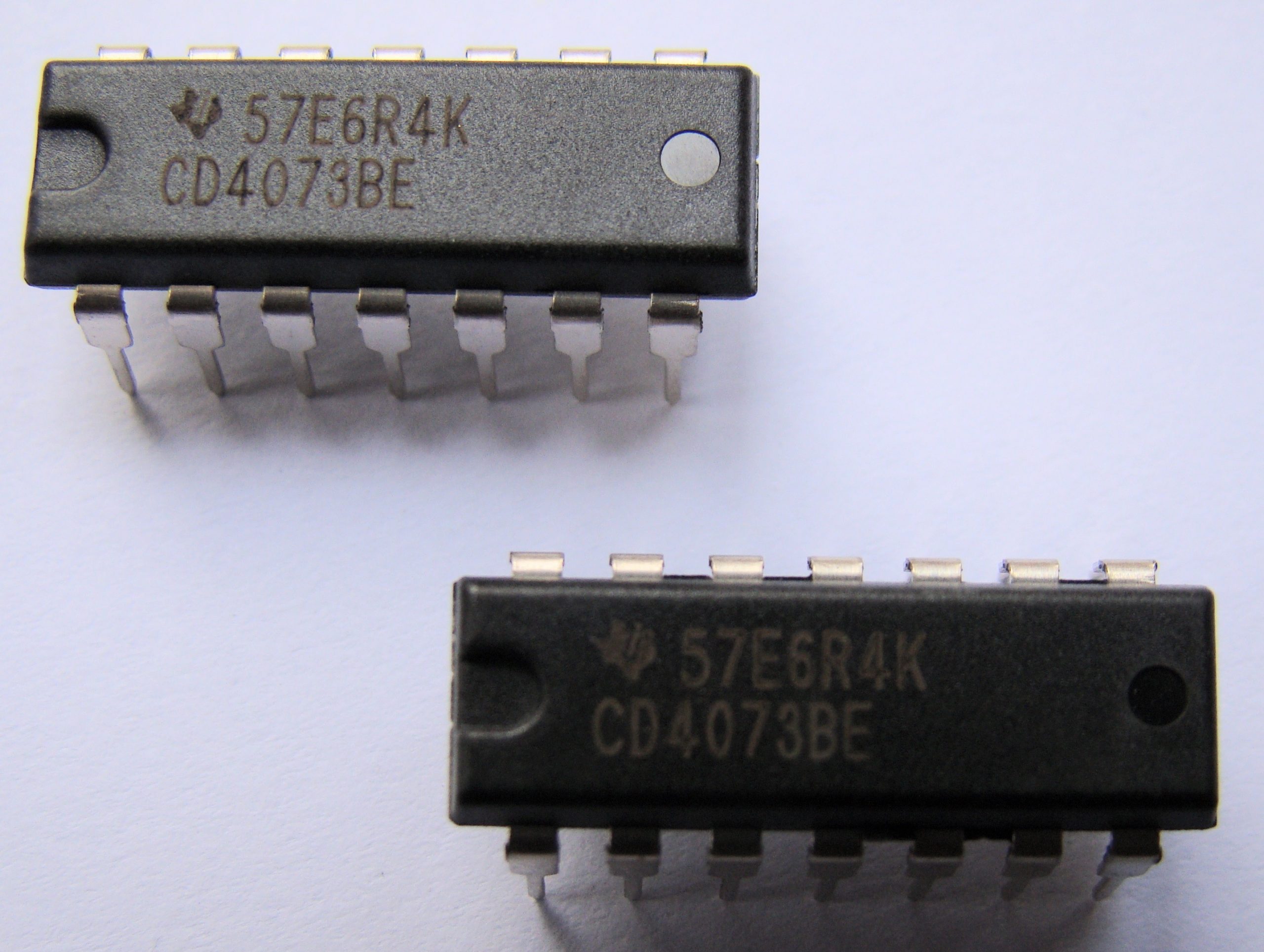 4073: Triple 3-Input AND Gate - Hacktronics