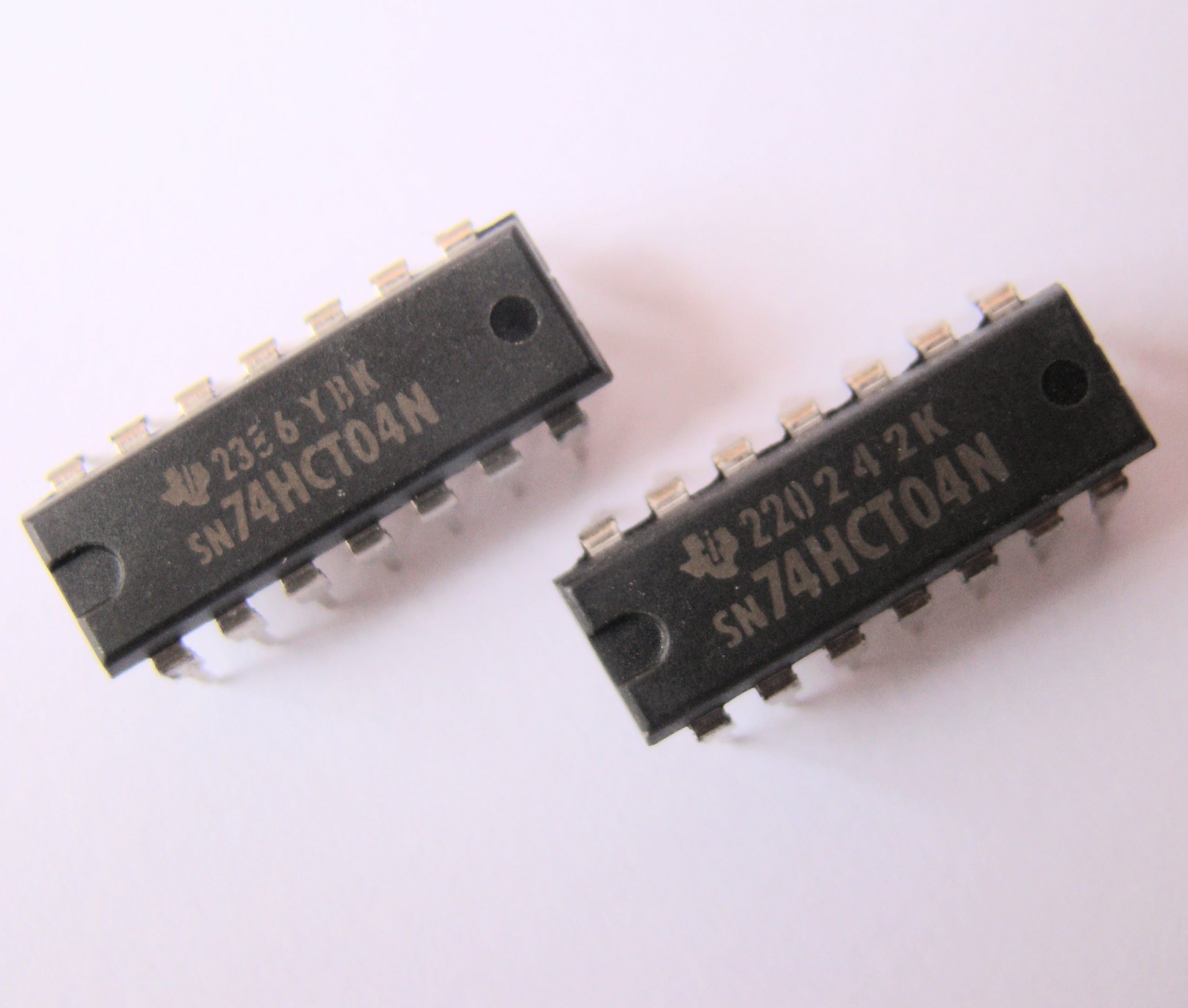 74HCT04 - Hex Inverter - Hacktronics