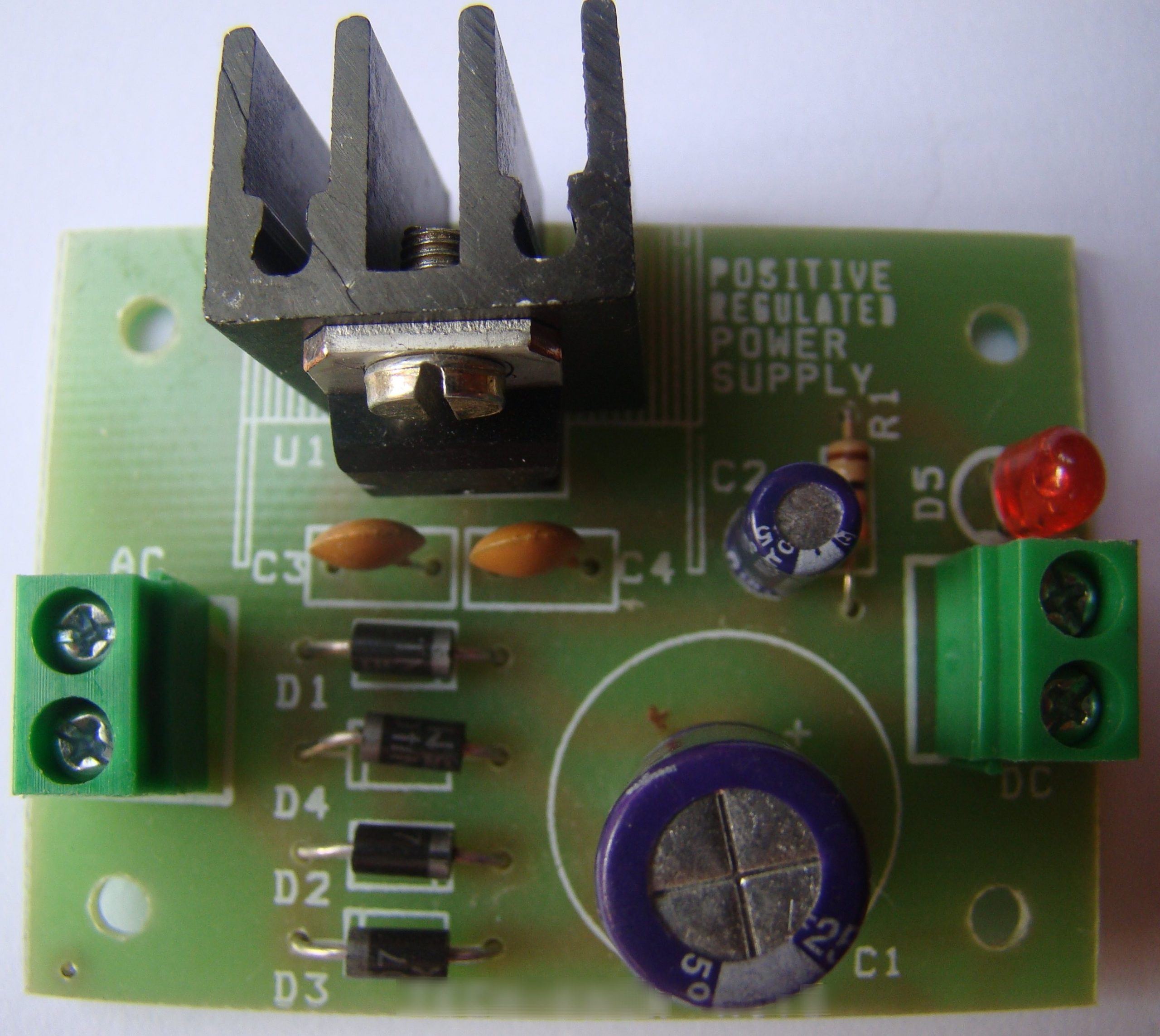 7805 based +5 Volts power supply module - Hacktronics