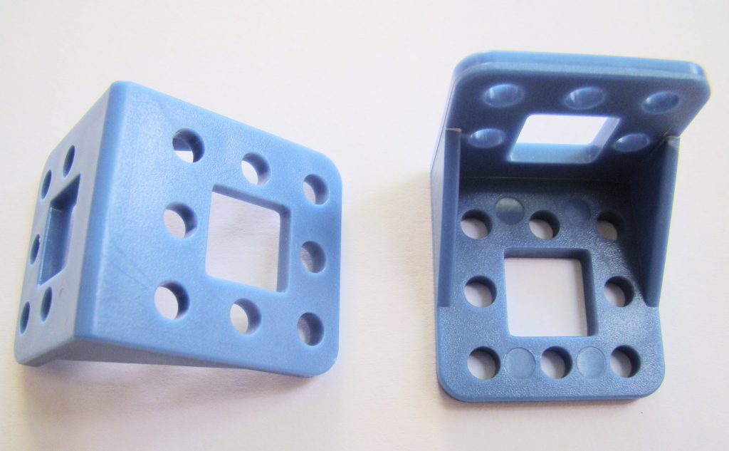 Blue Rectangular Plastic Plate Connecting Vertical Model Accessories ...