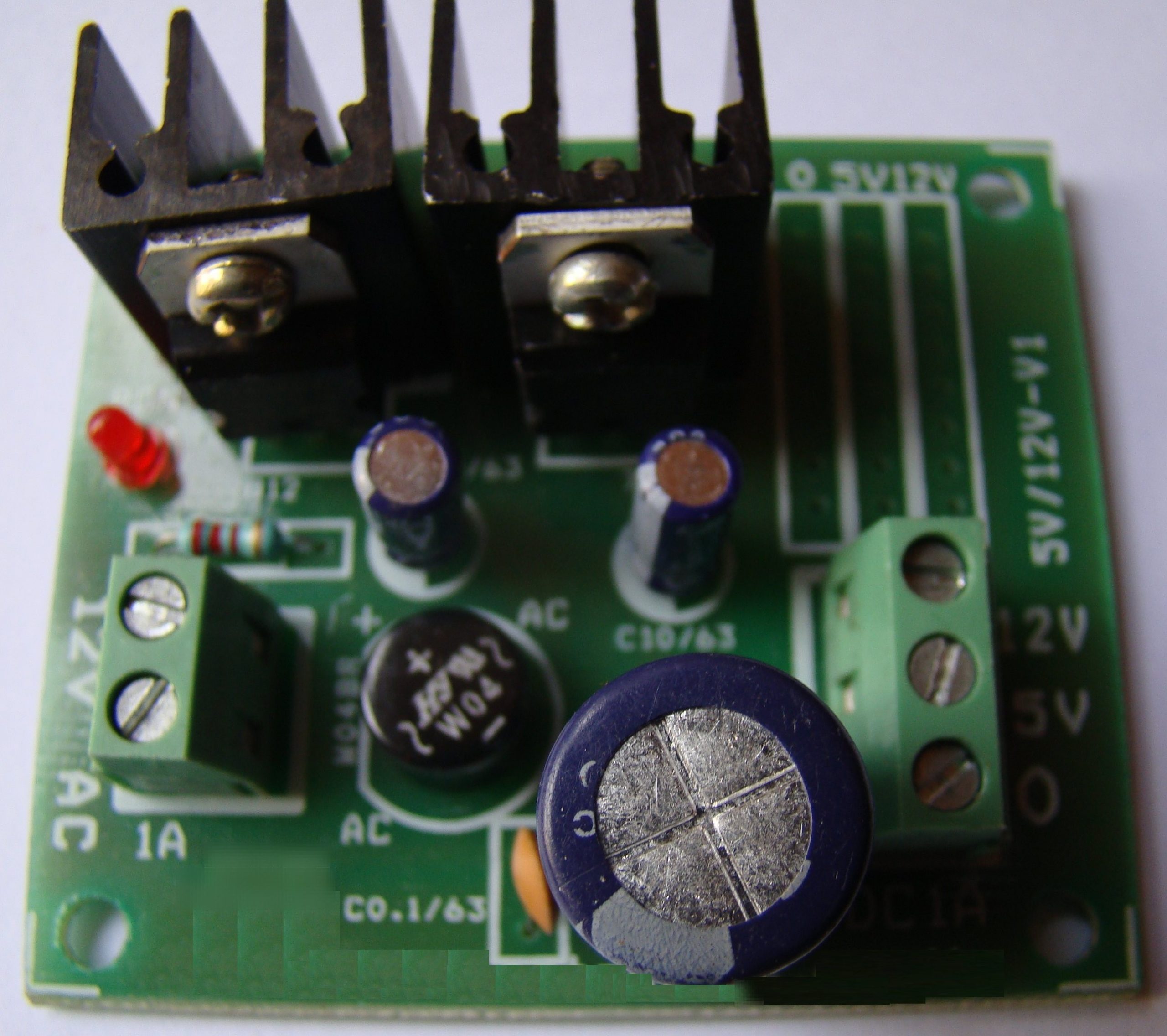 Dual +5V & +12V Power Supply Board using 7805 and 7812 IC - Hacktronics