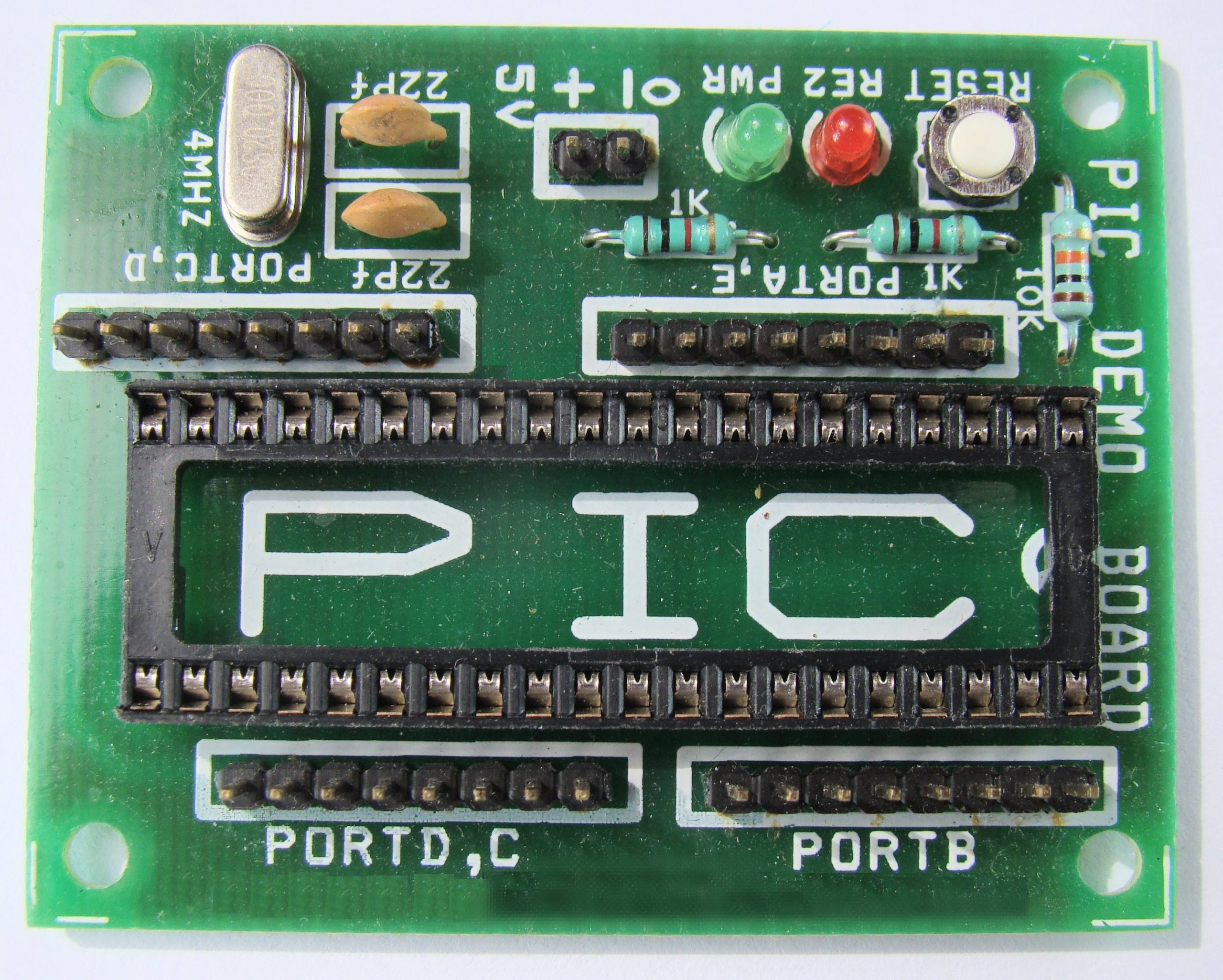 PIC Microcontroller Minimal Evaluation Board - Hacktronics
