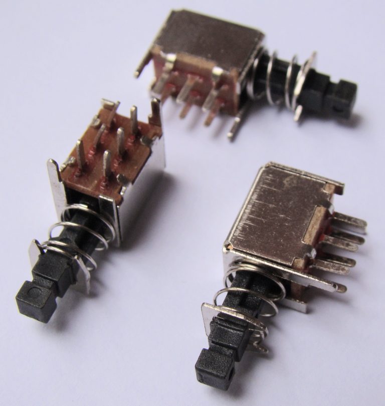 Push Button Switch DPDT 6 Pin Momentary Right Angle PCB Panel Switch - Hacktronics