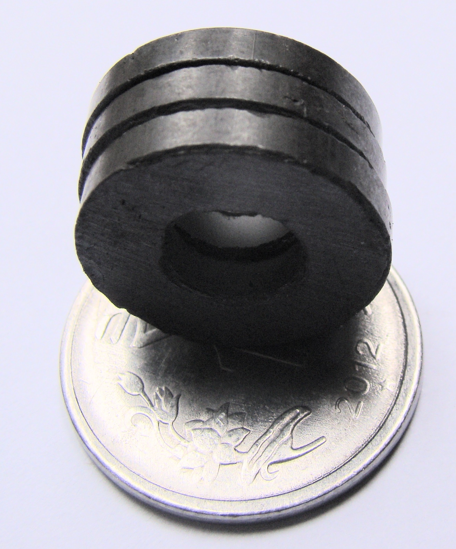Small Round Magnet with Centre Hole - Hacktronics