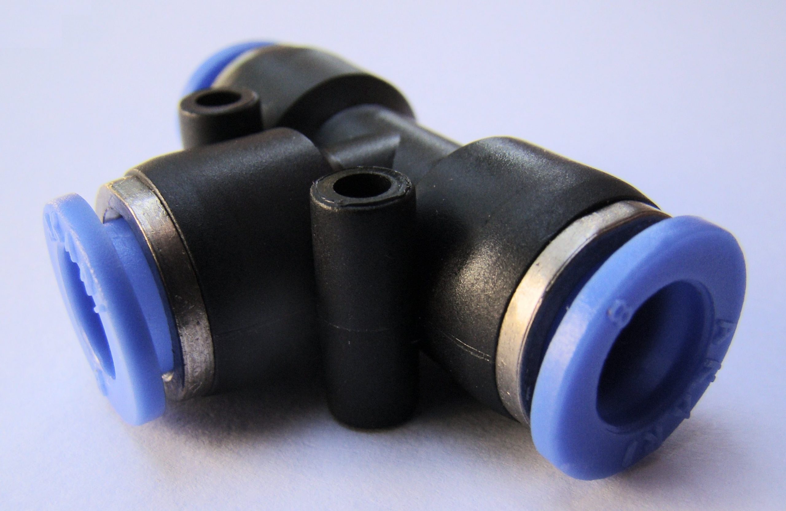 Water Tube 2 Way Splitter T Shaped with Auto Locking Mechanism ...